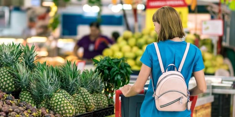 How to use digital grocery store signage to drive more business